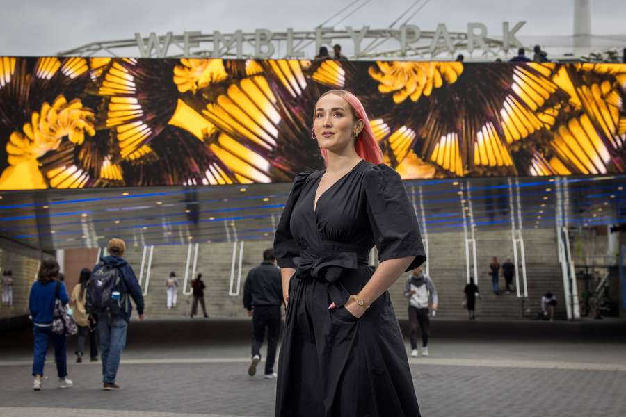 Messenger by Claire Luxton